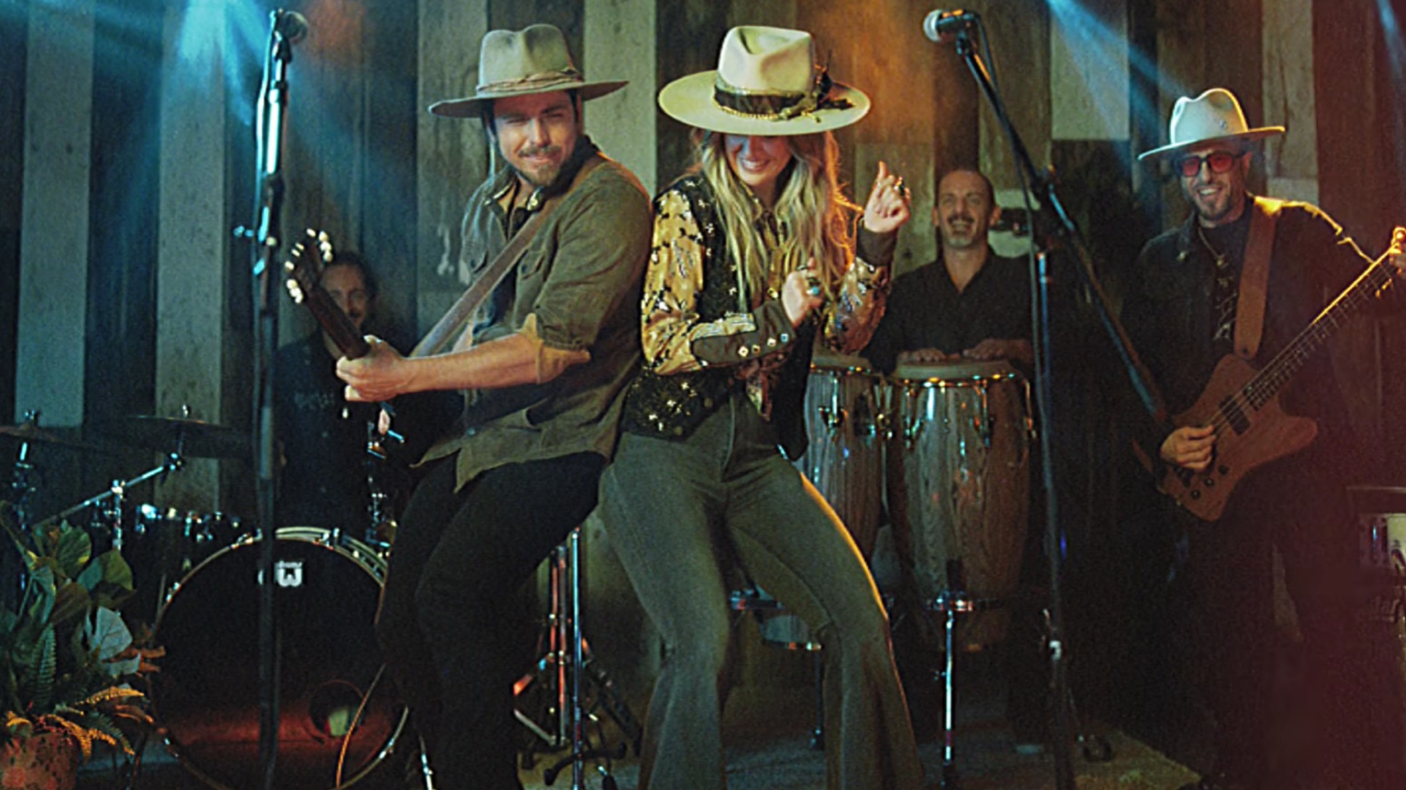 Nieuw: Lukas Nelson en Lainey Wilson ‘meer dan vrienden’